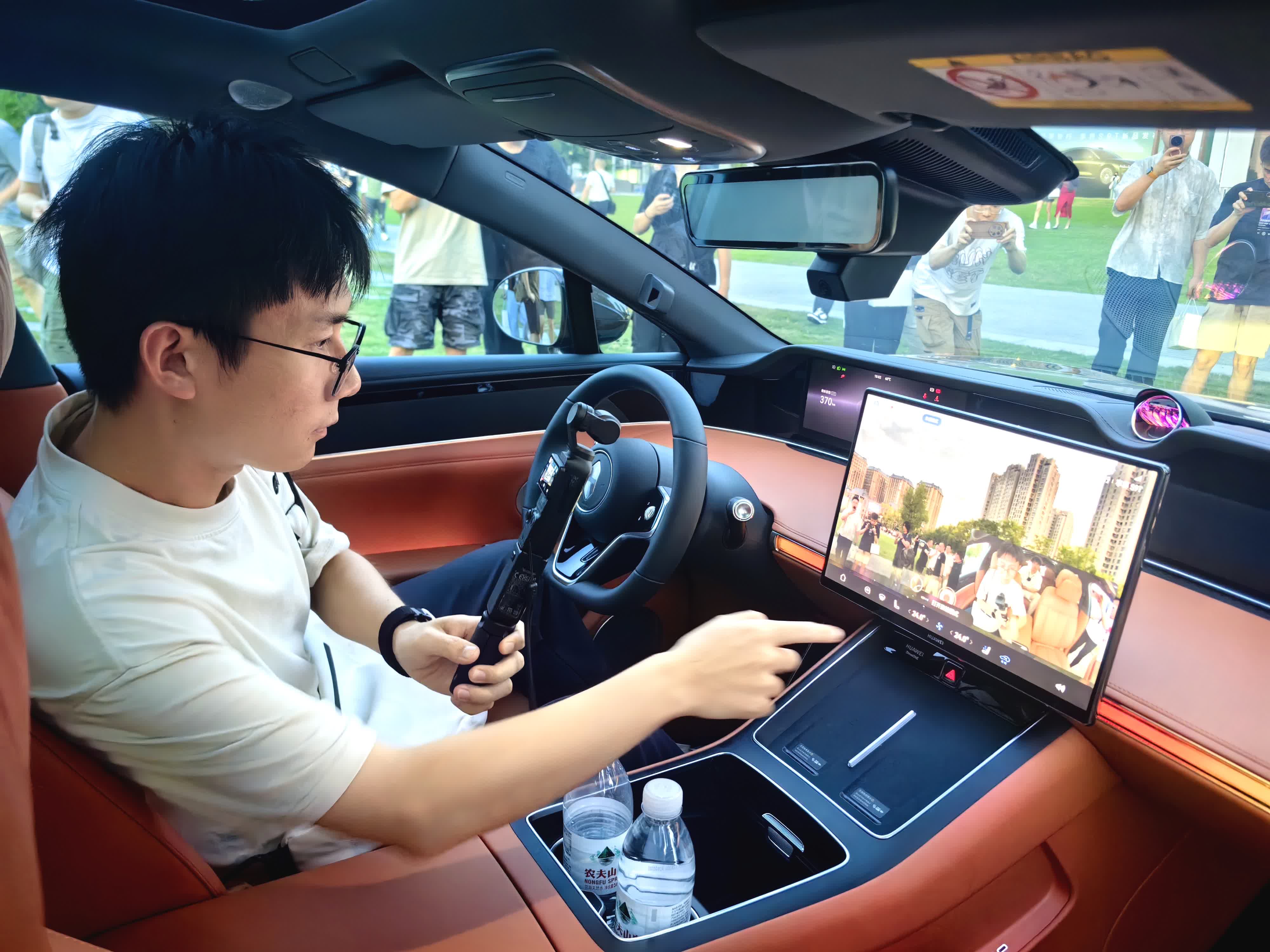 鴻蒙智行首款旅行車享界S9T上市 搭載華為旗艦9系黑科技 - 神州 - 香港文匯網