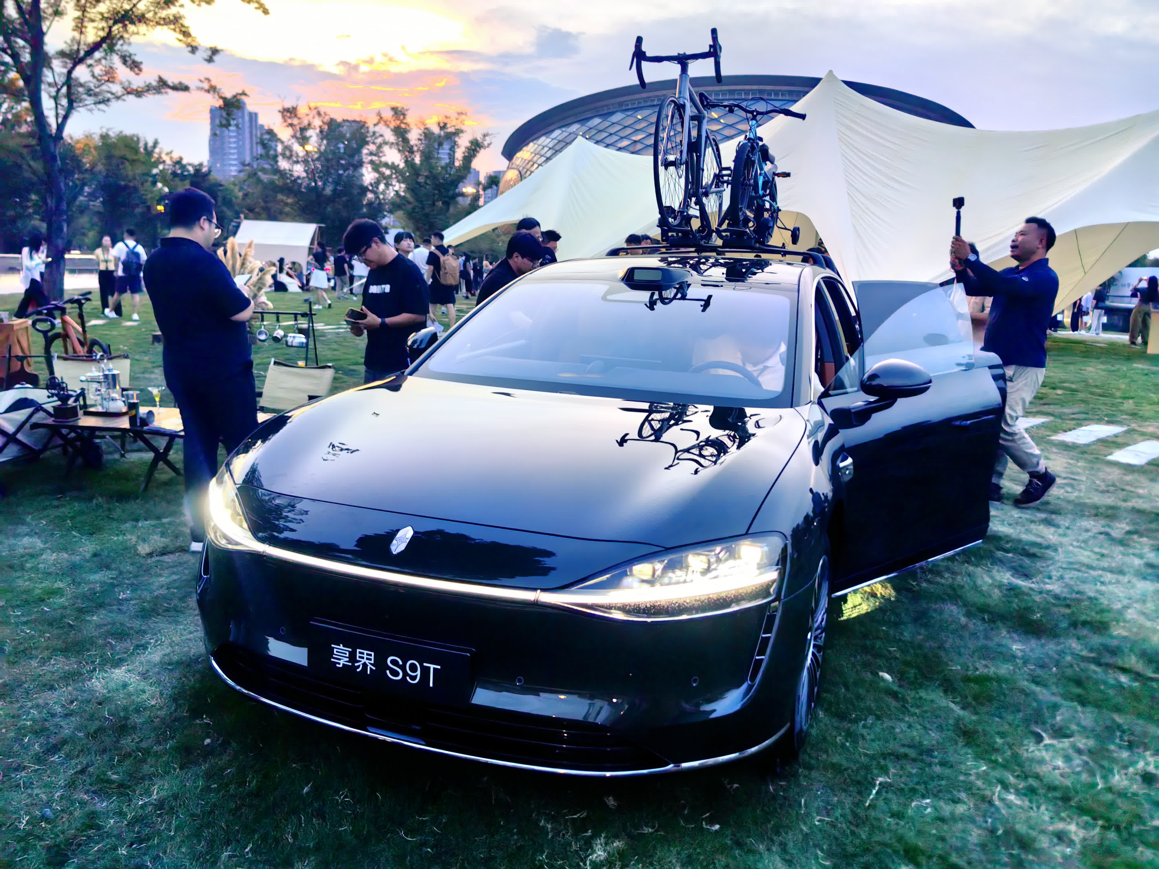 鴻蒙智行首款旅行車享界S9T上市 搭載華為旗艦9系黑科技 - 神州 - 香港文匯網