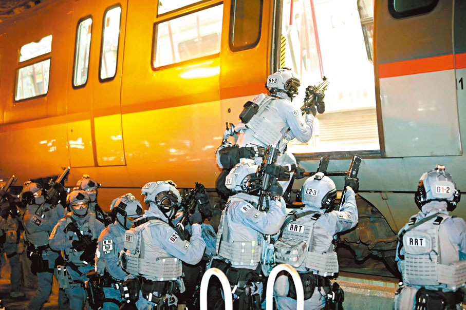 模擬港鐵青衣站遇恐襲 警首用無人機勘察 - 香港 - 香港文匯網