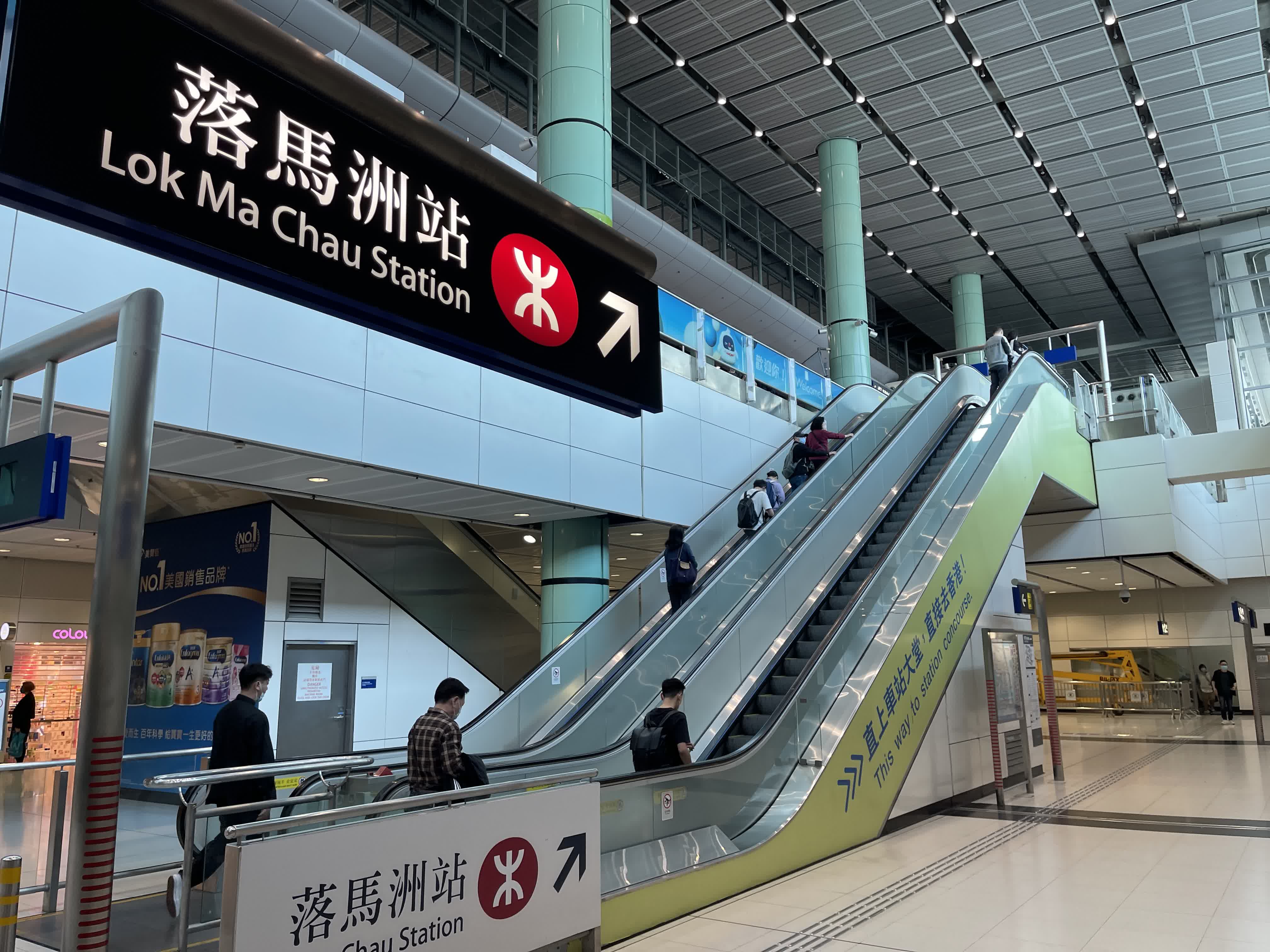 東鐵綫自動月台閘門工程提前啓動 落馬洲站今完成安裝 - 香港 - 香港文匯網