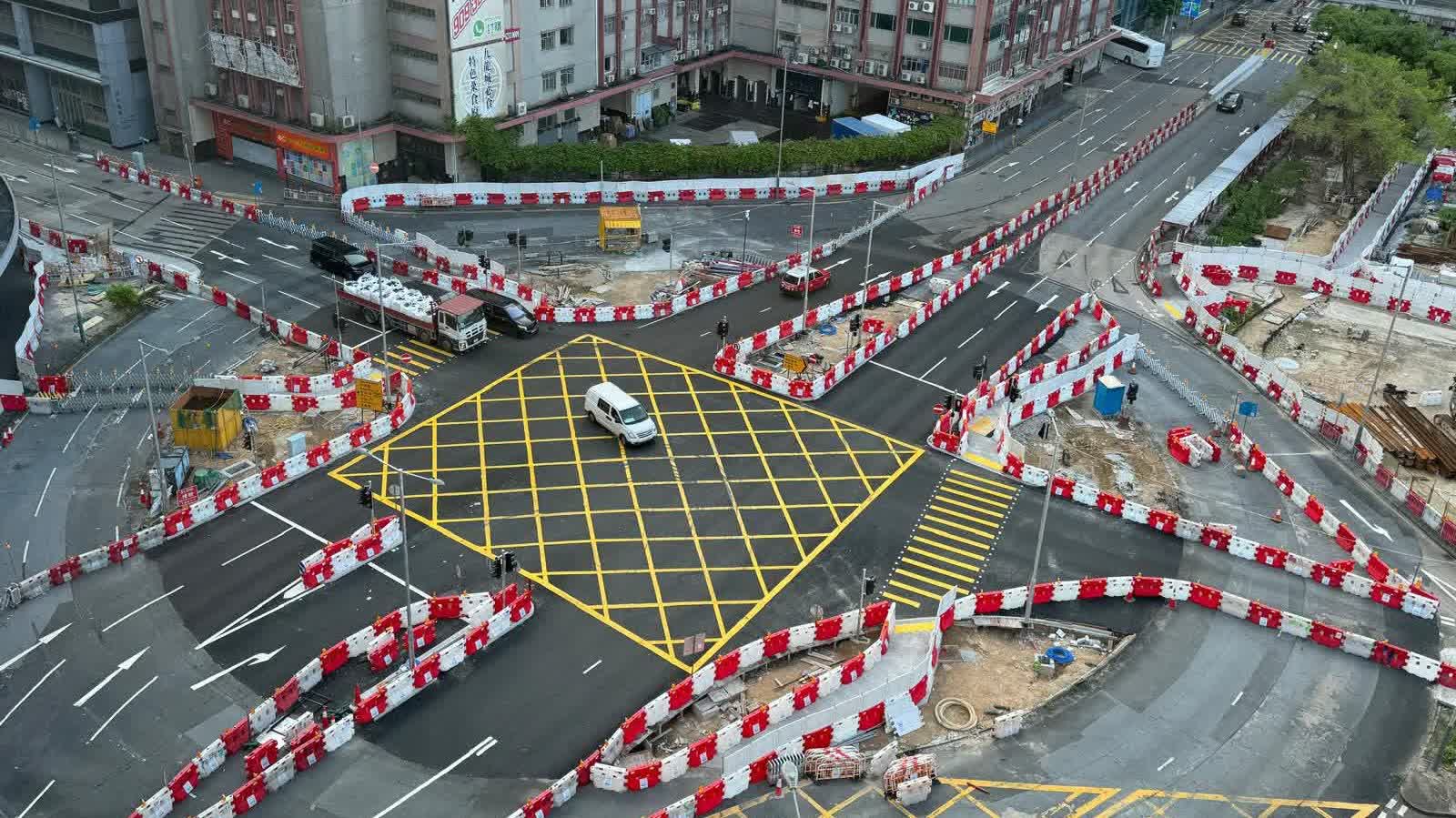 開學日繁忙時段未有塞車 觀塘開源道十字路口行車暢順 - 香港 - 香港文匯網