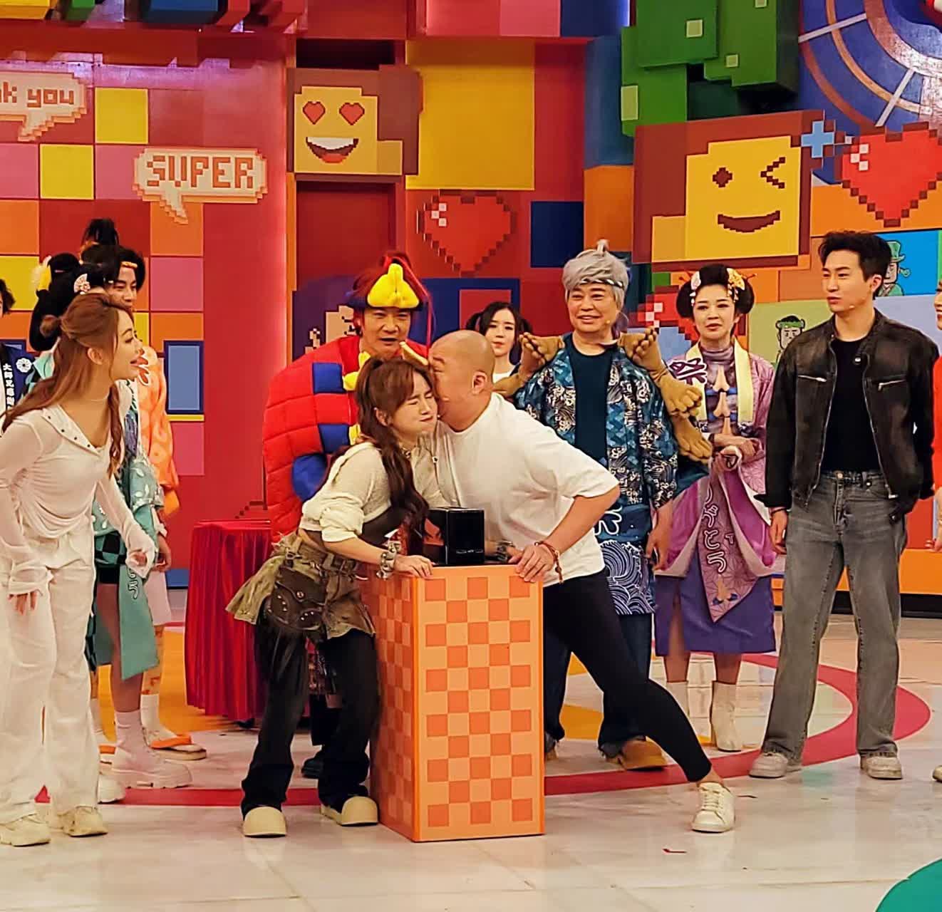 錢嘉樂帶隊衝出TVB！《大師兄》戶外特別版 阿Bob「夾麵包」遊戲狂親羅毓儀 - 娛樂 - 香港文匯網