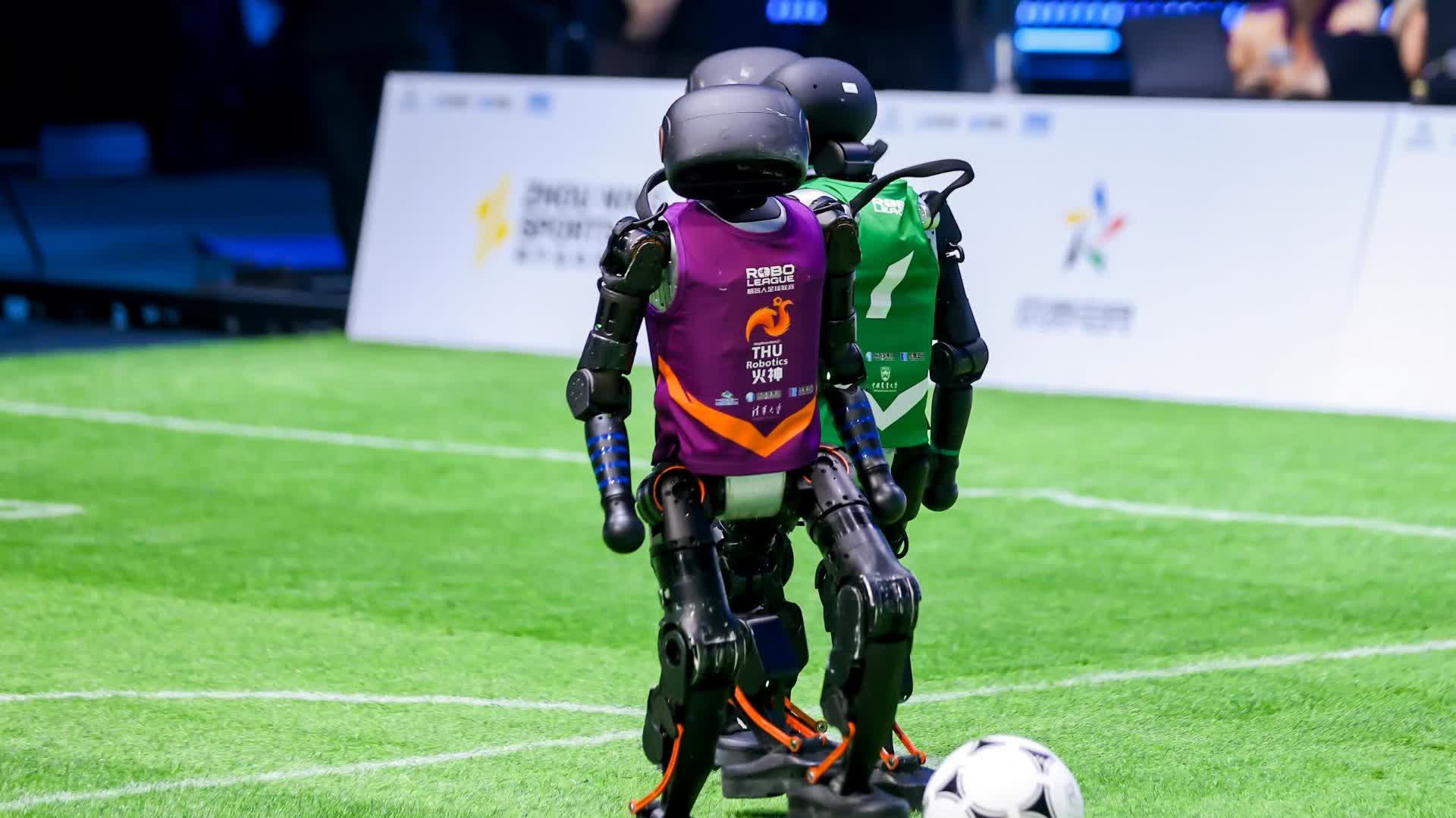 國內首場機器人足球3V3 AI賽落幕 清華火神隊奪冠 - 科技 - 香港文匯網